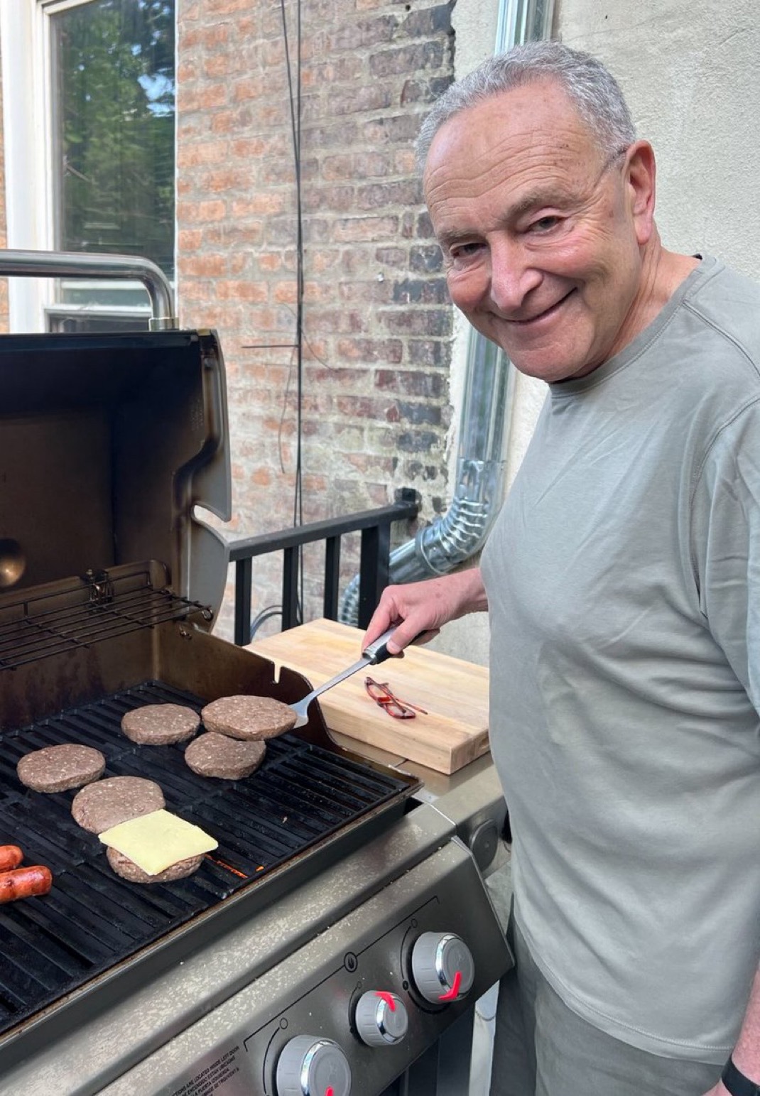 Chuck Schumer’s grill skills | Magnetricity